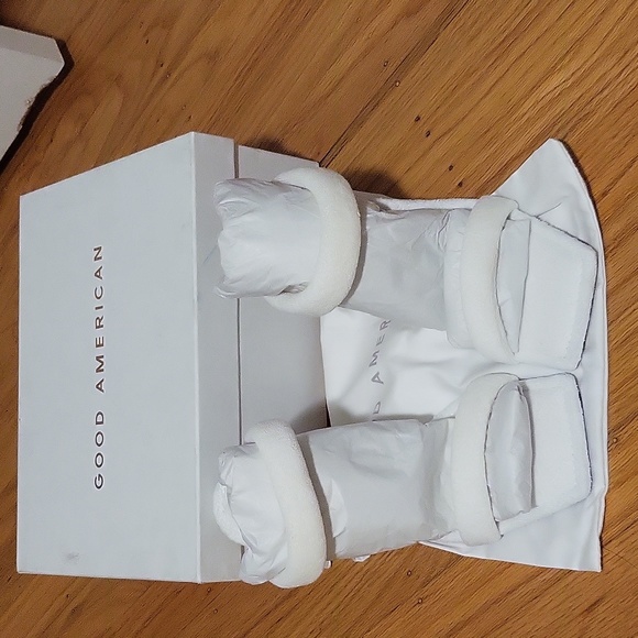 Good American | Shoes | Good American White Neutral Terry Square Tool ...